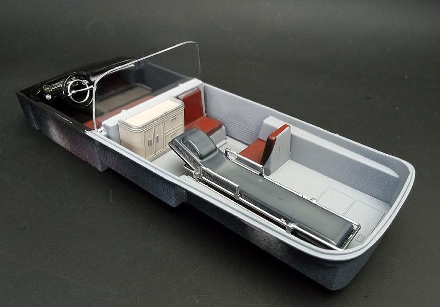 AMT 1395 - 1959 Cadillac Ambulance w/Gurney 1:25 Scale Model Kit – The ...
